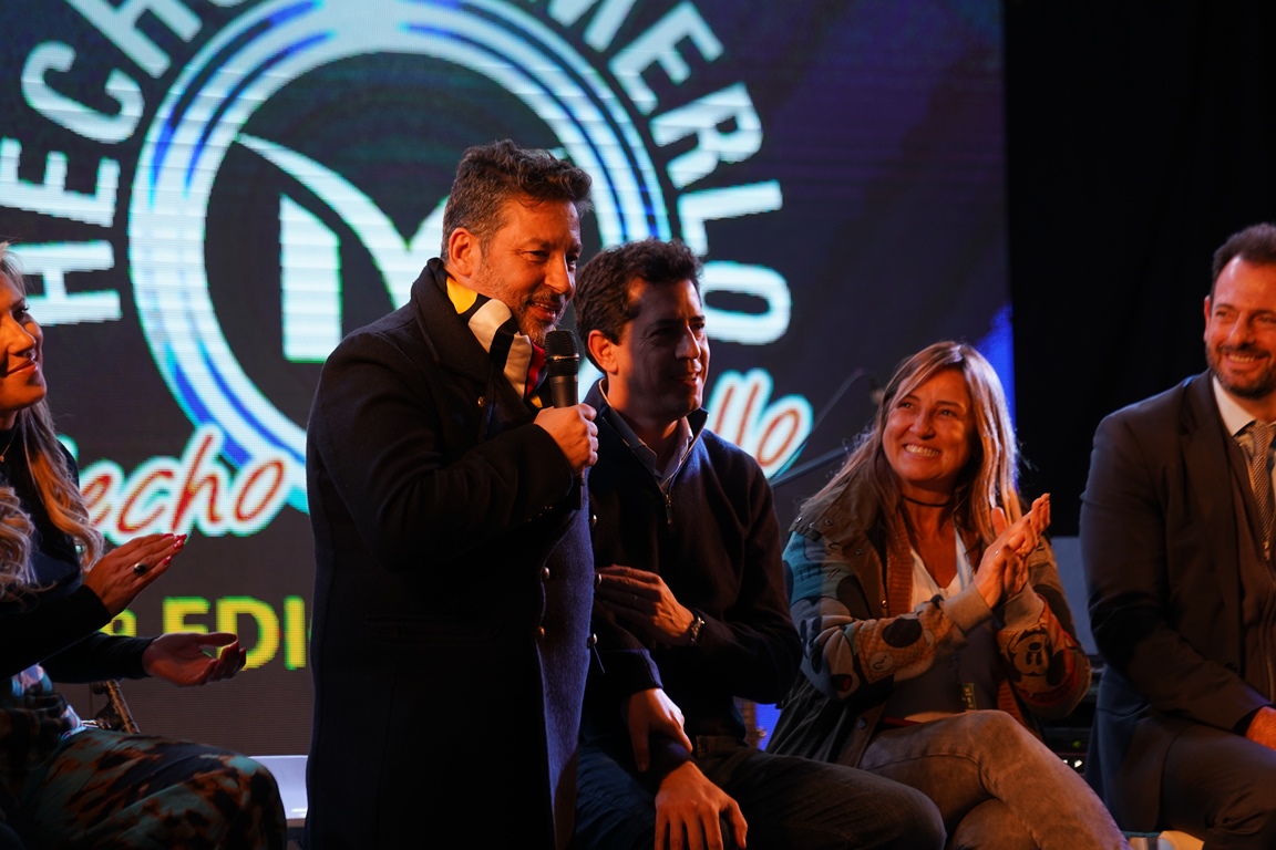 MENÉNDEZ Y WADO CERRARON LA EXPO HECHO EN MERLO